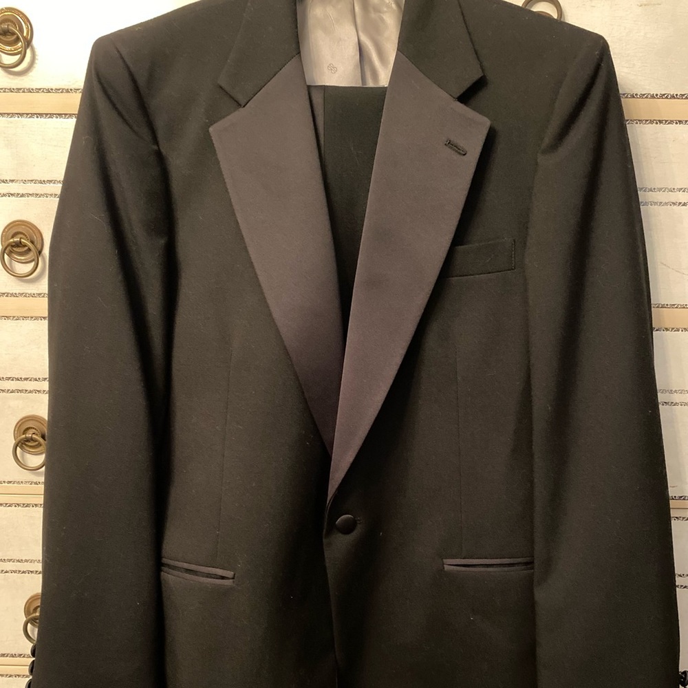 Bill Blass Tuxedo - Gem